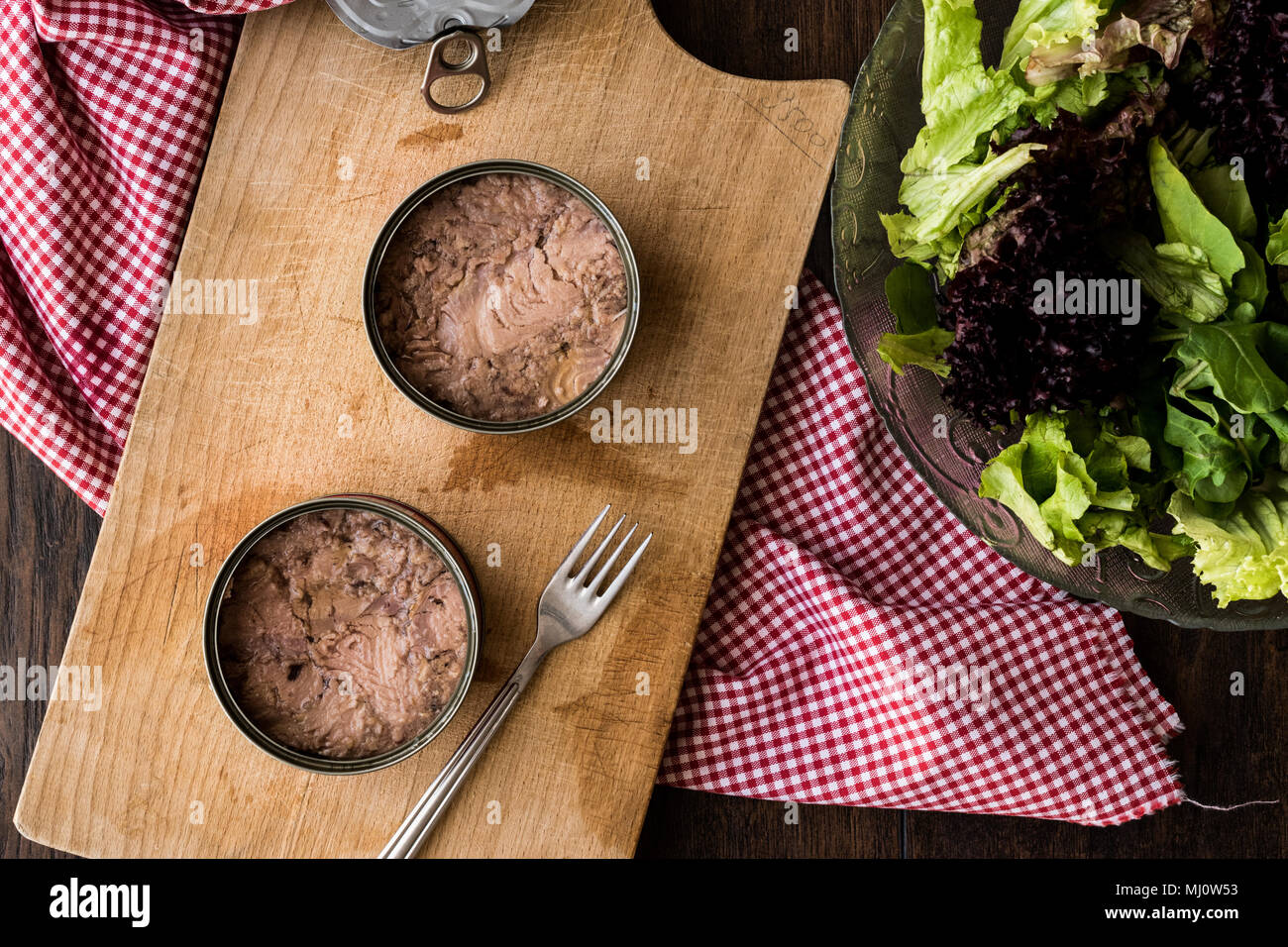 A tuna is a saltwater fish that belongs to the tribe Thunnini Stock ...