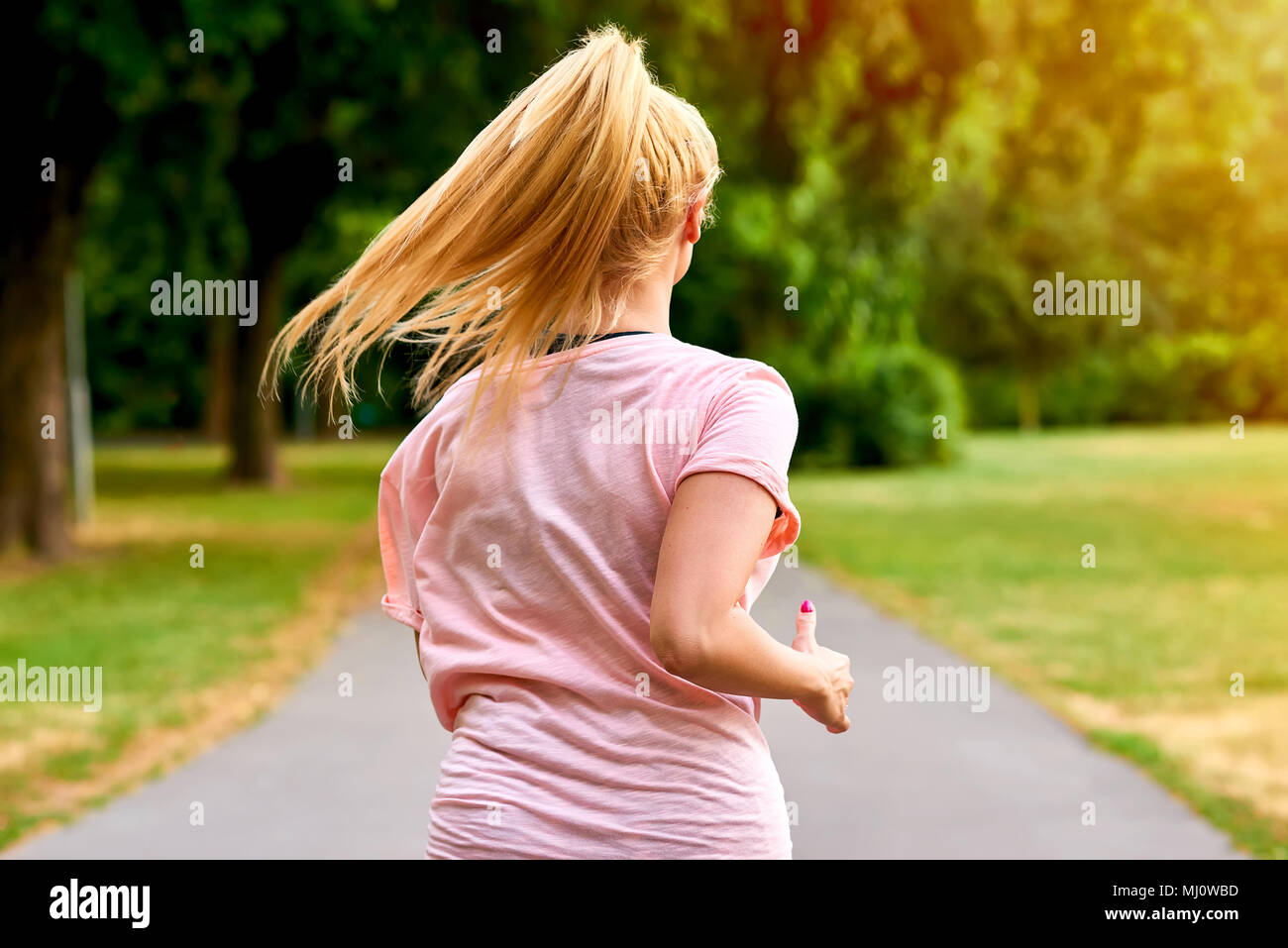 Athlete running away from camera hi-res stock photography and images ...