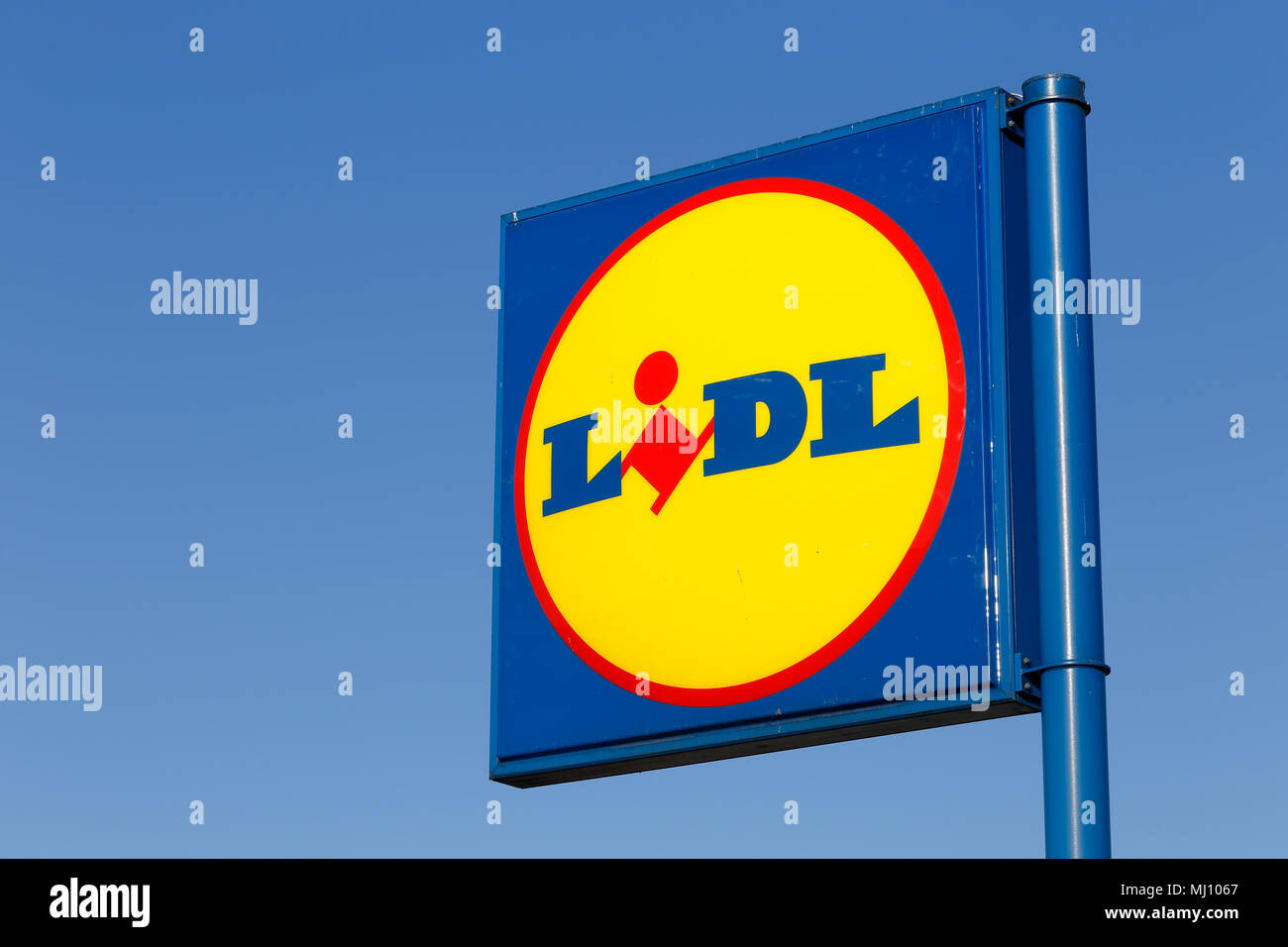 Lidl sign logo hi-res stock photography and images - Alamy