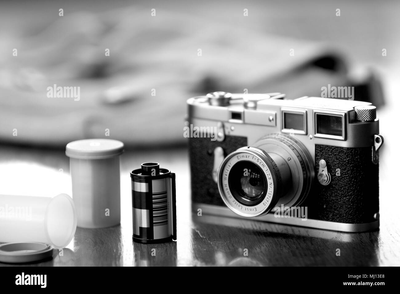 Leica M3 film camera with 5cm Elmar collapsable lens Stock Photo - Alamy