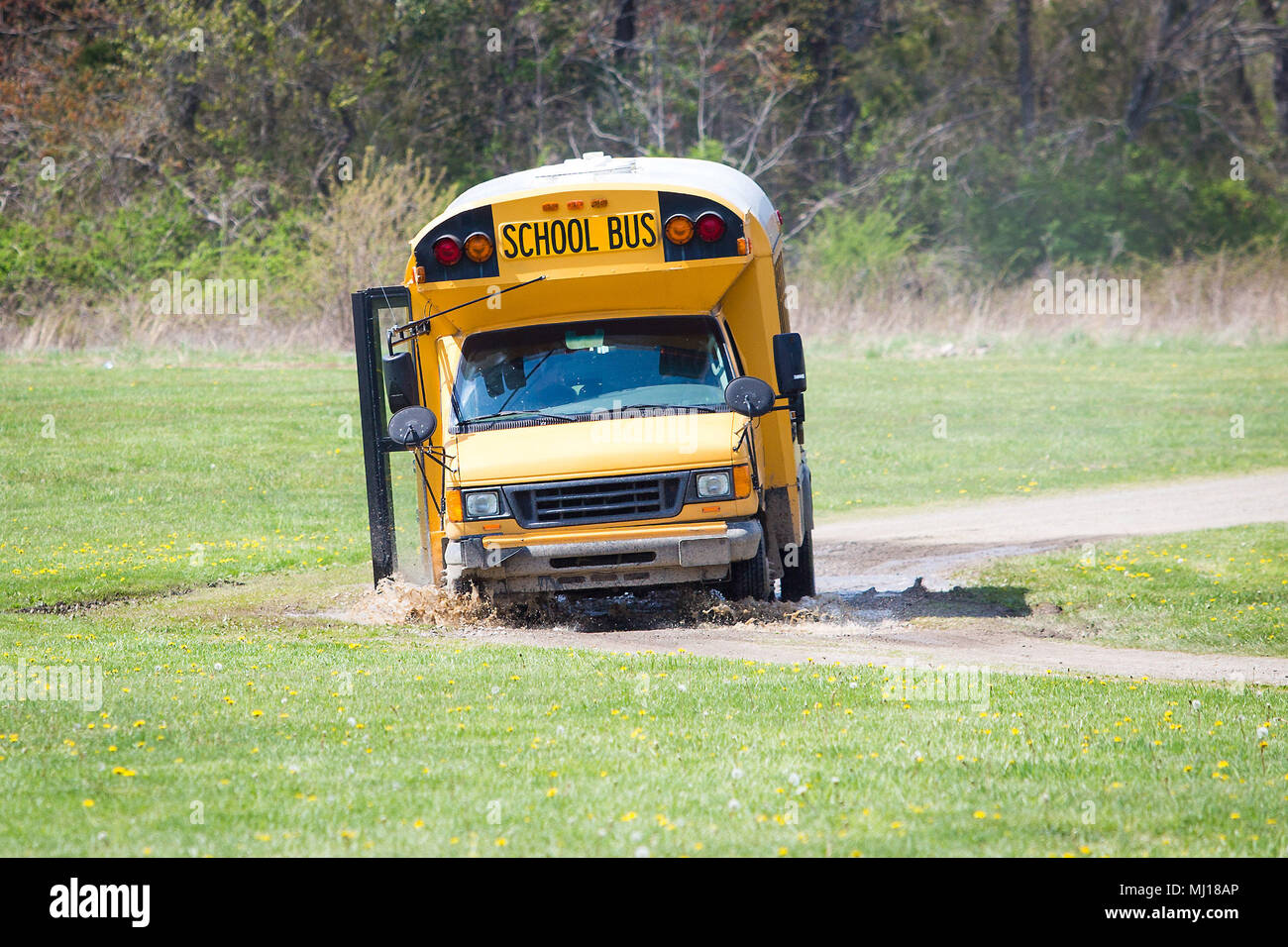 School bus damage vehicle hi-res stock photography and images - Alamy