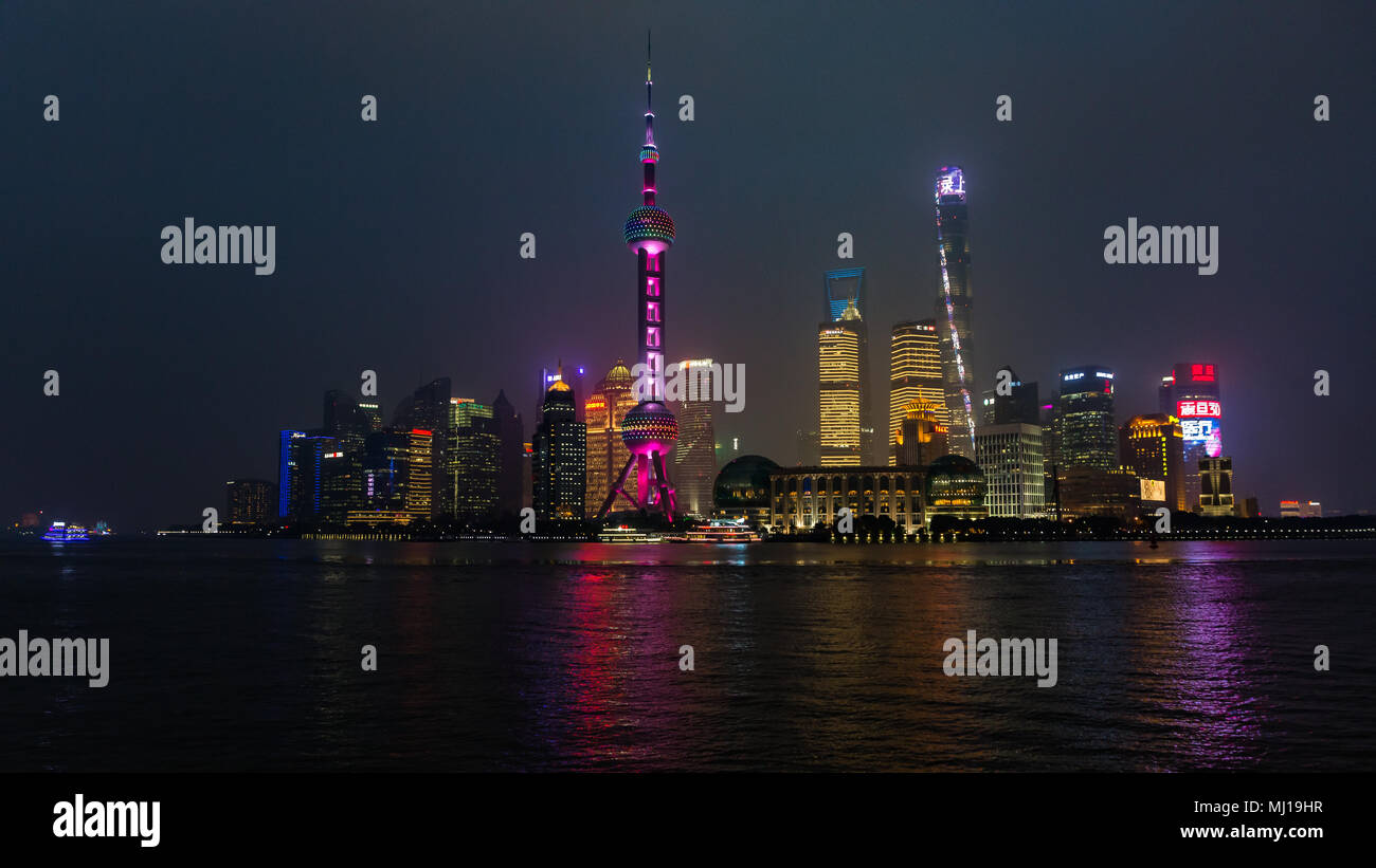 Beautiful night view shanghai bund hi-res stock photography and images ...