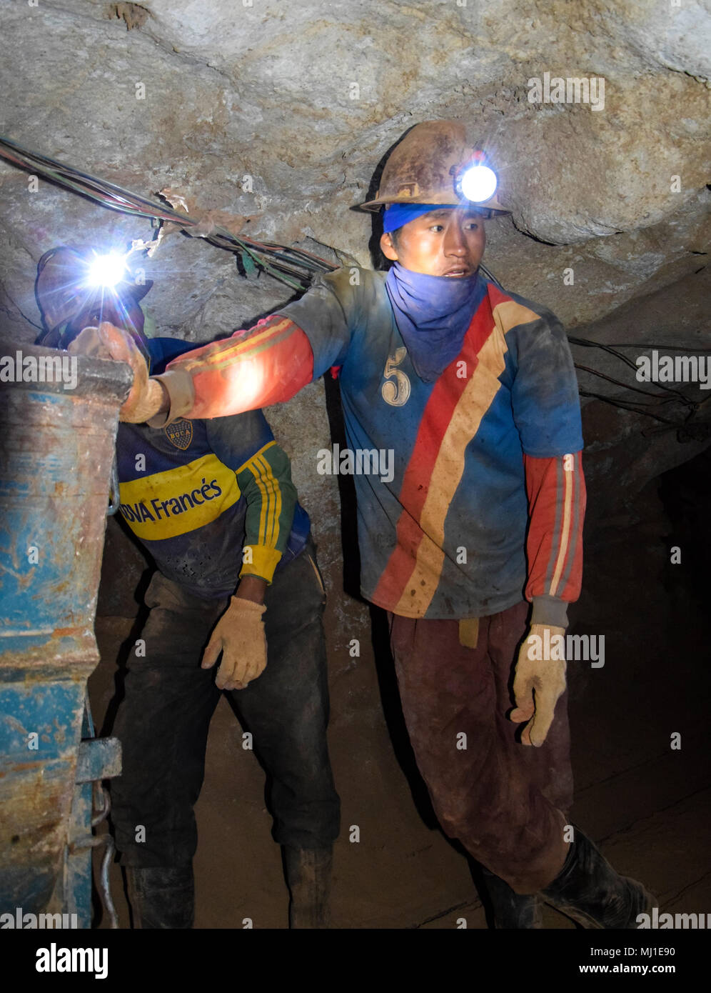 Construction workers in bolivia hi-res stock photography and images - Alamy