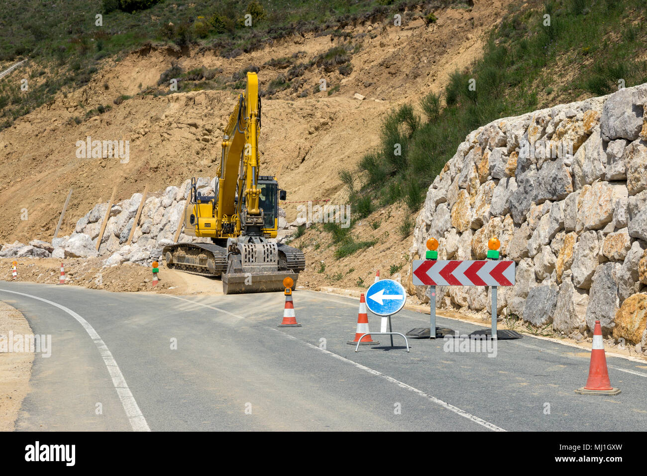 Under renovation sign hi-res stock photography and images - Alamy