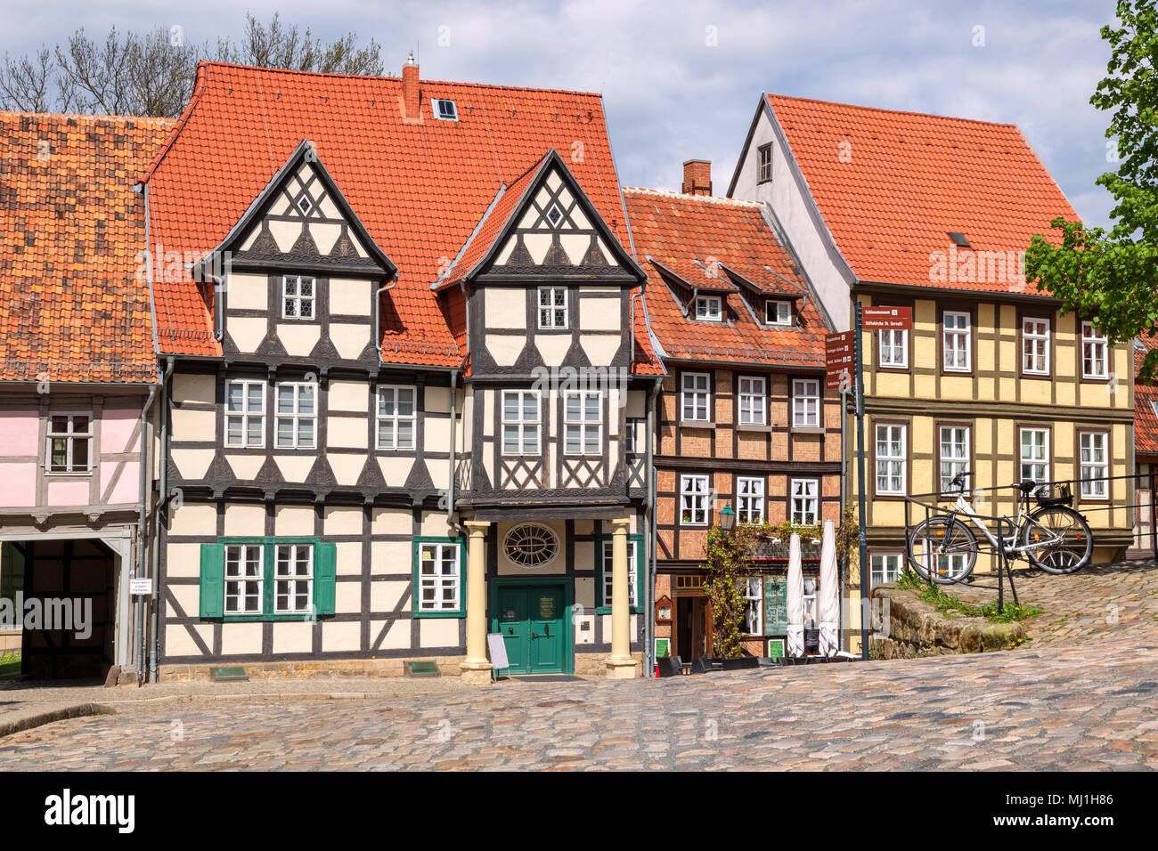 Timber frame houses in medieval hi-res stock photography and images - Alamy