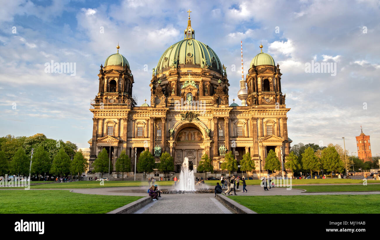 Front facade view on the Berliner Dom in Berlin city centre, Germany ...
