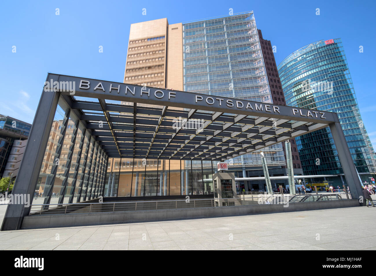 One financial place plaza hi-res stock photography and images - Alamy