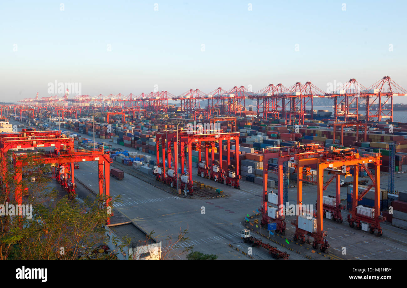On the ocean container terminal Stock Photo - Alamy