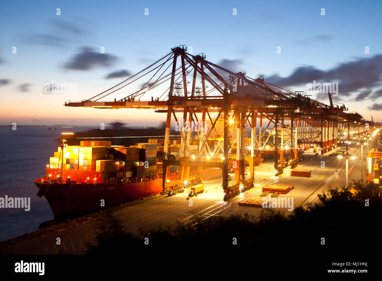 On the ocean container terminal Stock Photo - Alamy