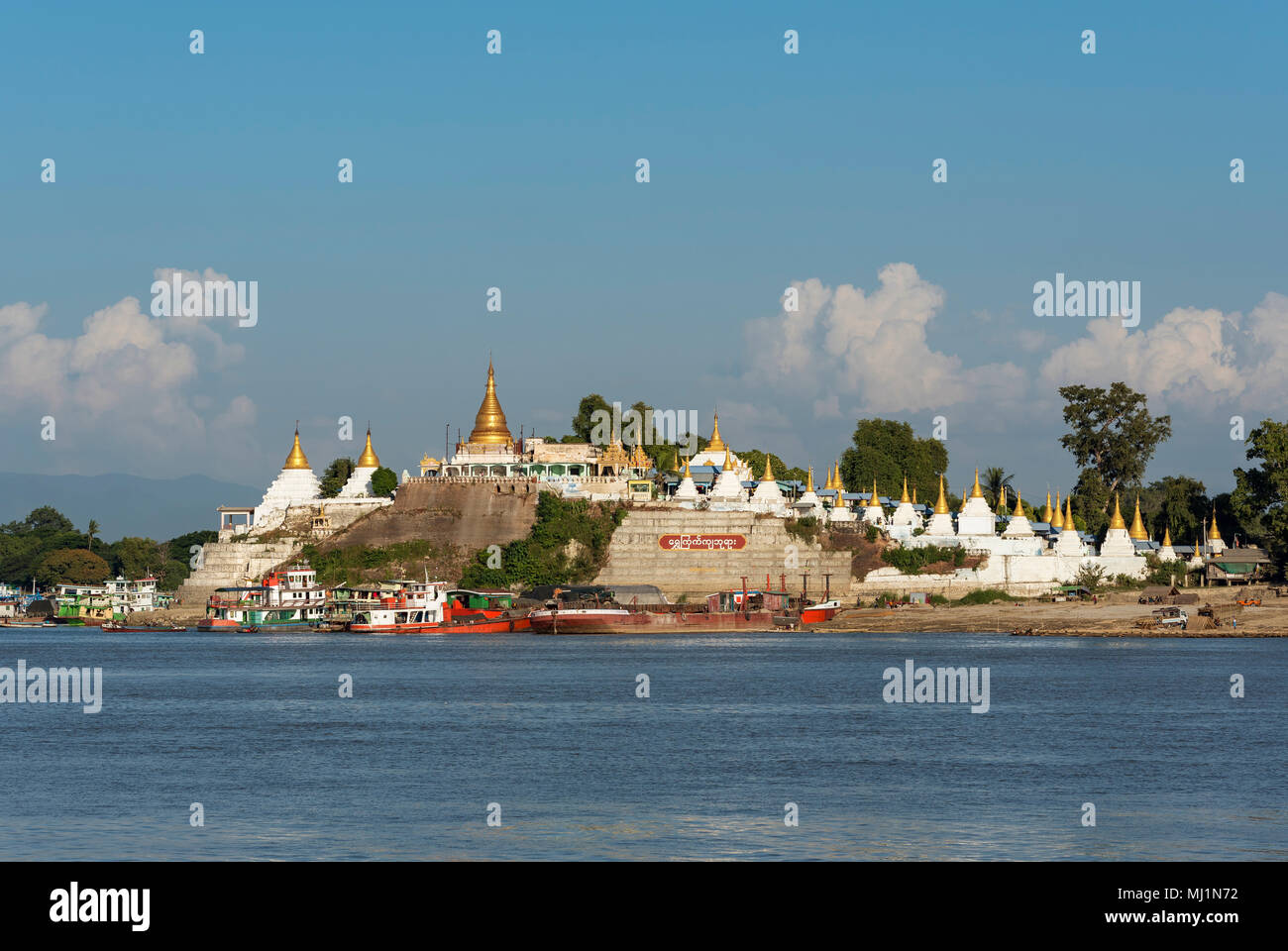 Irrawaddy river hi-res stock photography and images - Alamy