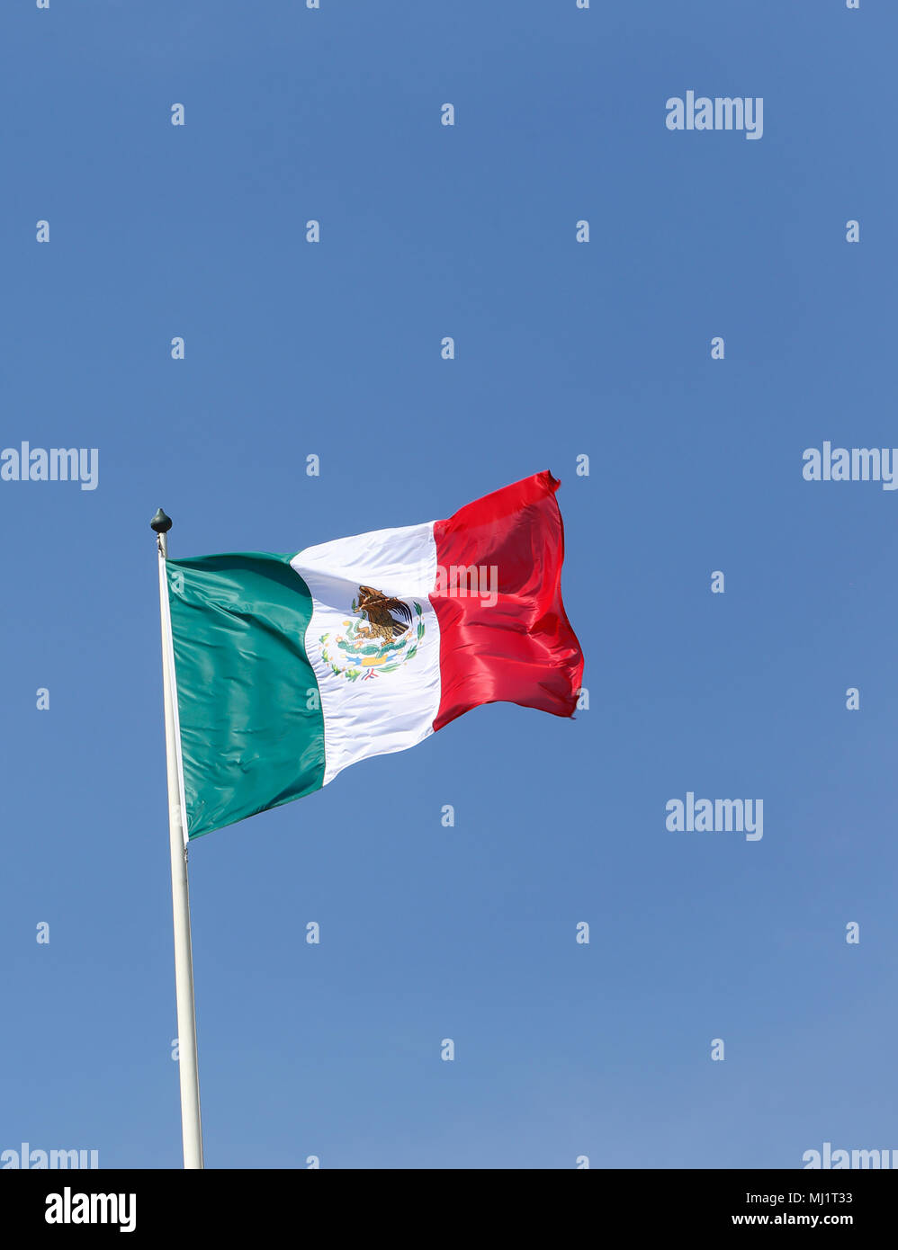 National flag of mexico hi-res stock photography and images - Alamy