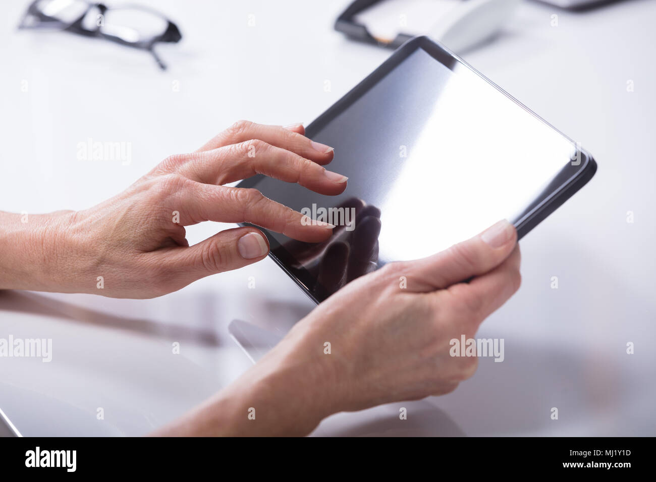 Digital with hands hi-res stock photography and images - Alamy