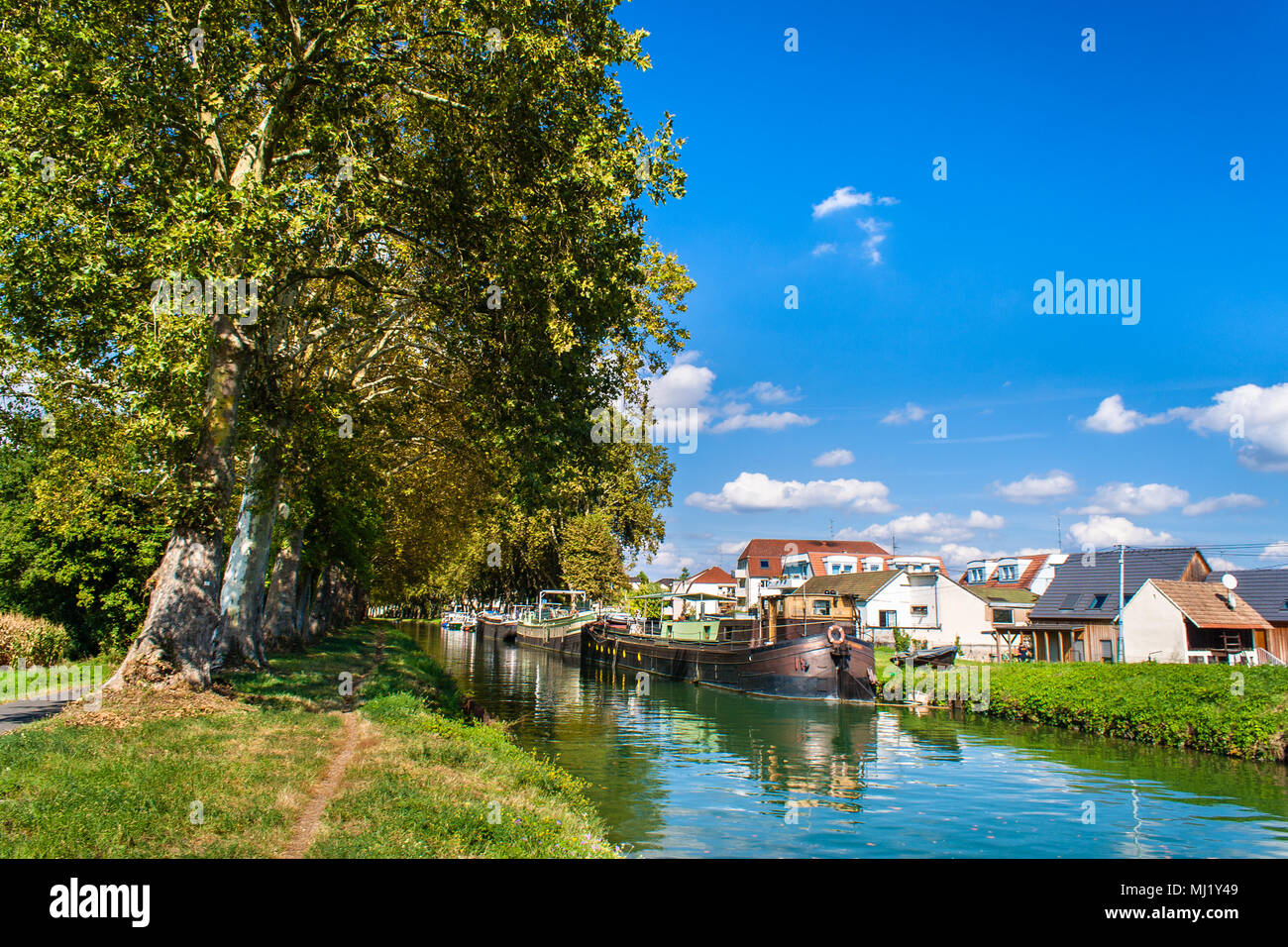 Water lock, rhone, france hi-res stock photography and images - Alamy