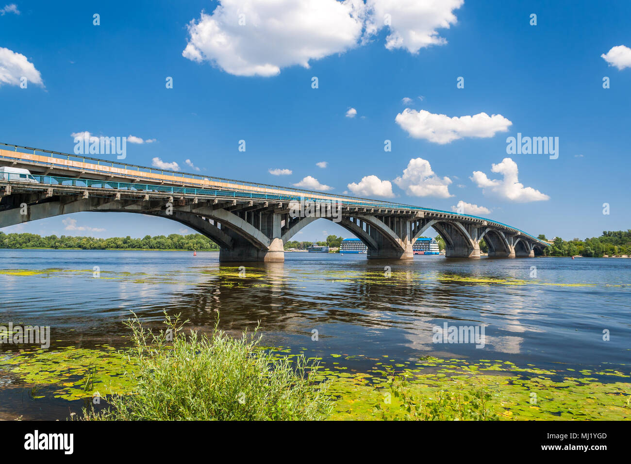 Road metro bridge architecture hi-res stock photography and images - Alamy