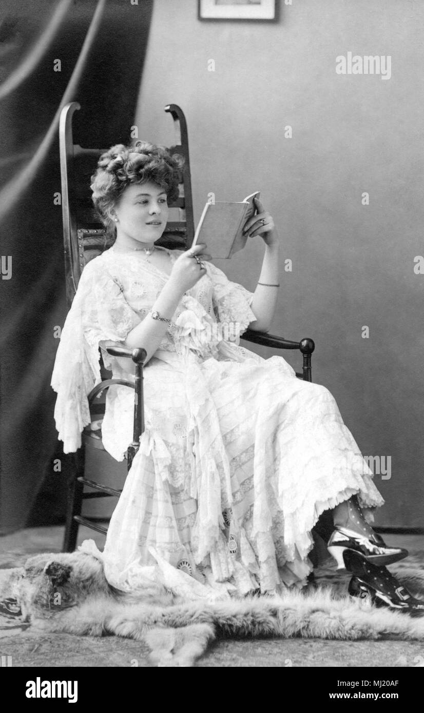 Book accommodation Black and White Stock Photos & Images - Alamy