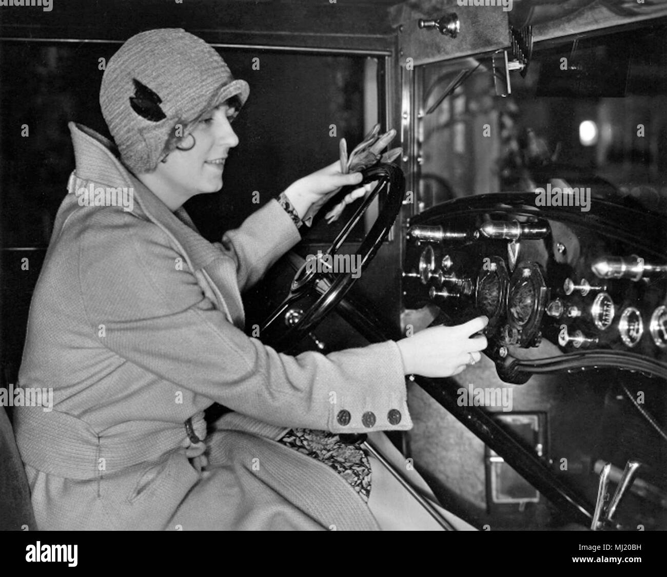 Female driver 1920s hi-res stock photography and images - Alamy