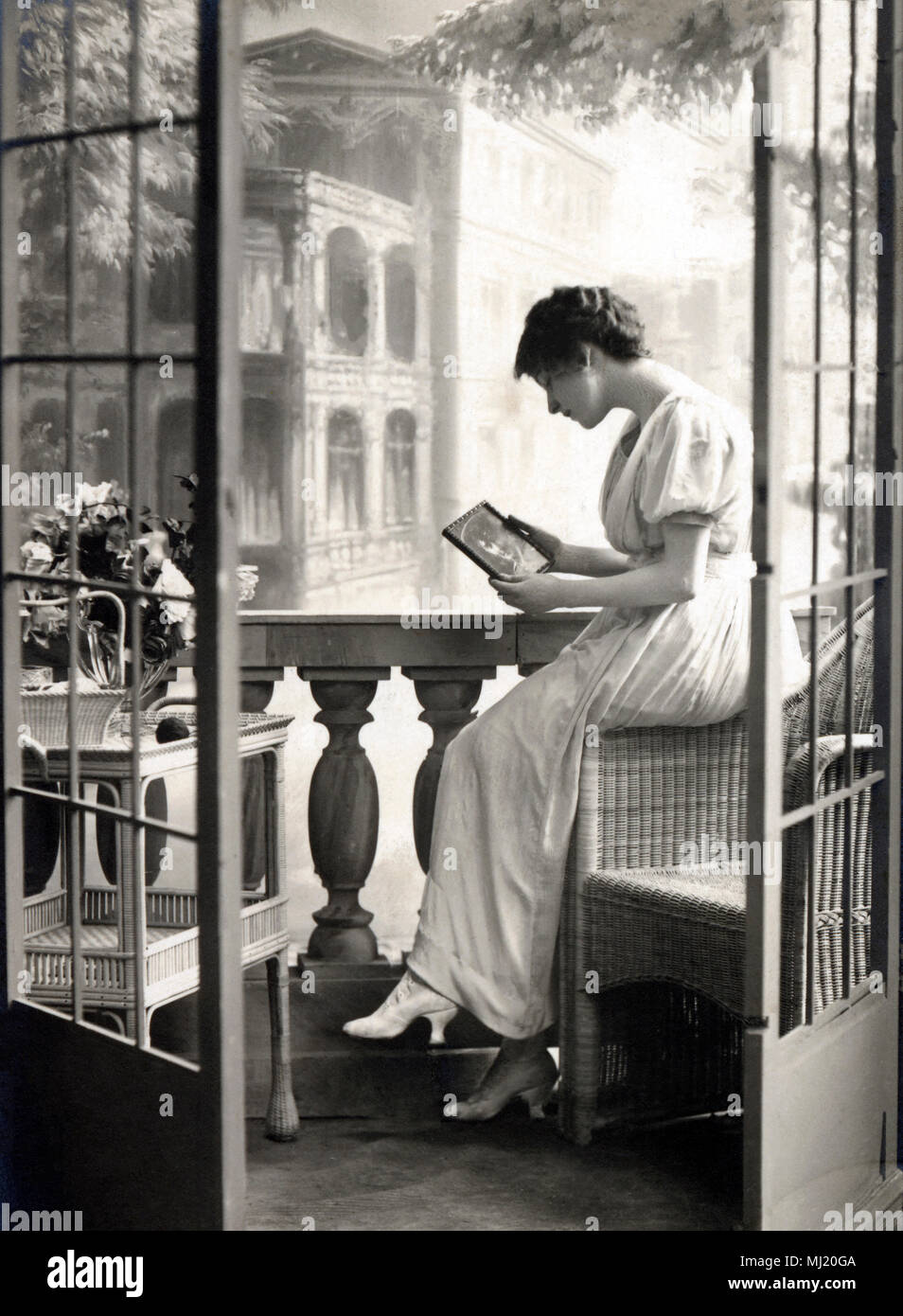 Longingly hi-res stock photography and images - Alamy