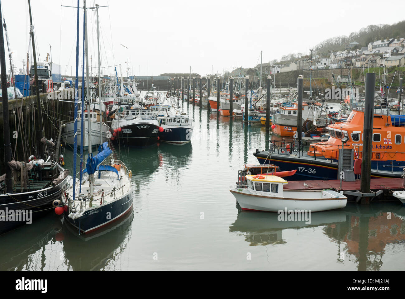 Ring net fishing boats in hi-res stock photography and images - Alamy