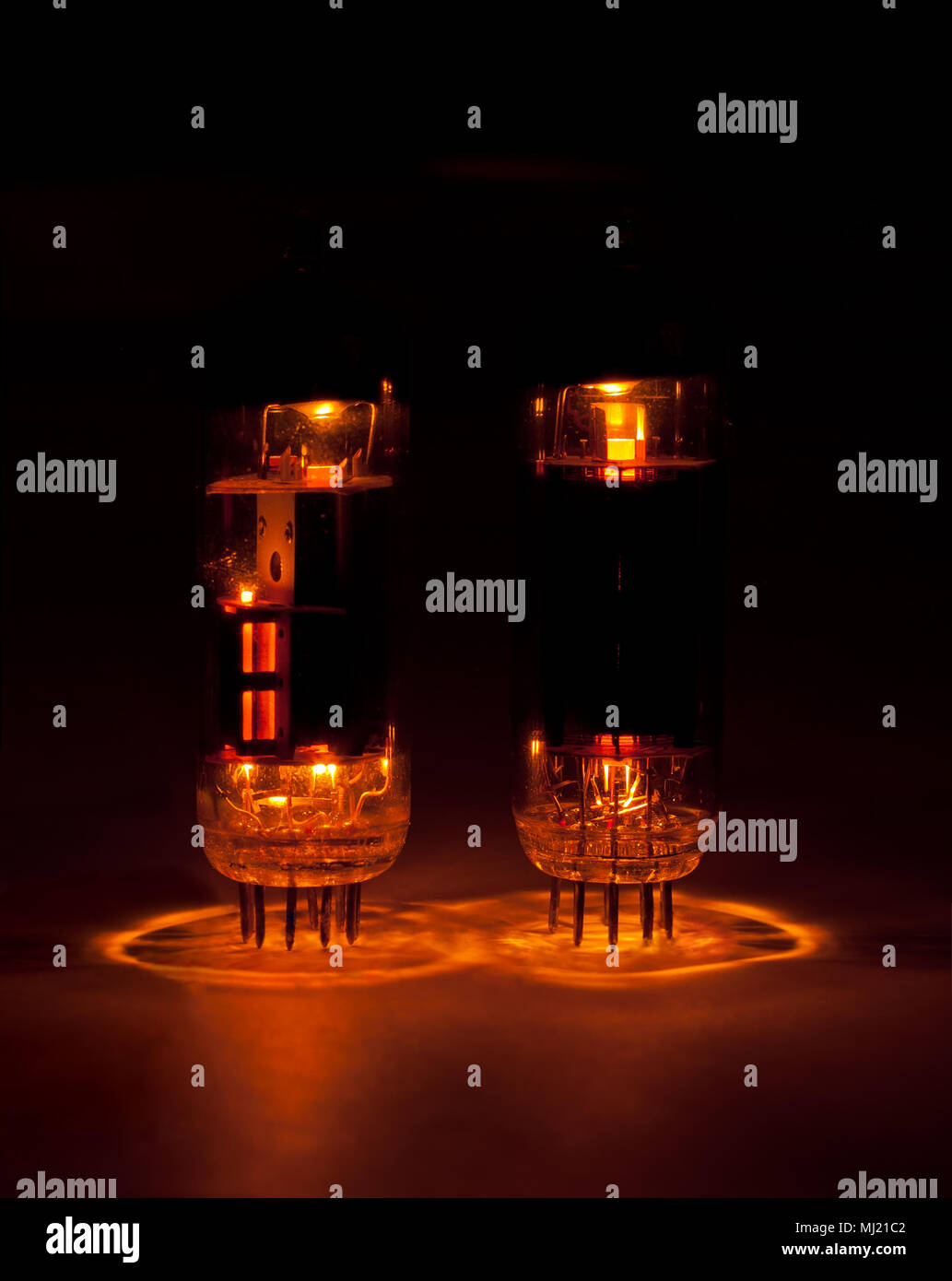 Vacuum tube amplifier hi-res stock photography and images - Alamy