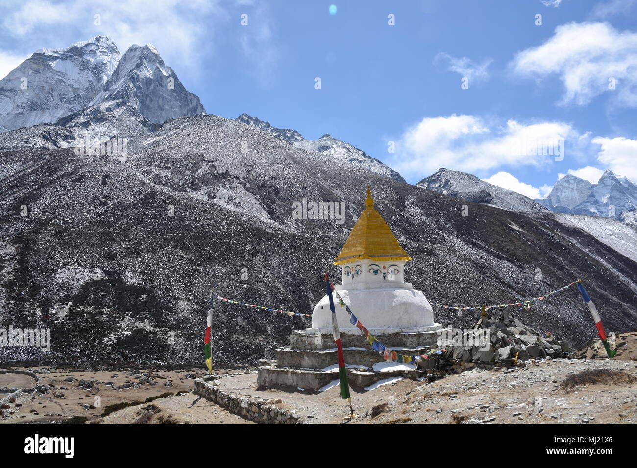Stupa in Dingboche, Nepal Stock Photo - Alamy
