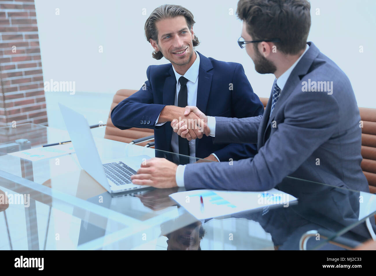 handshake business partners after discussing Stock Photo - Alamy