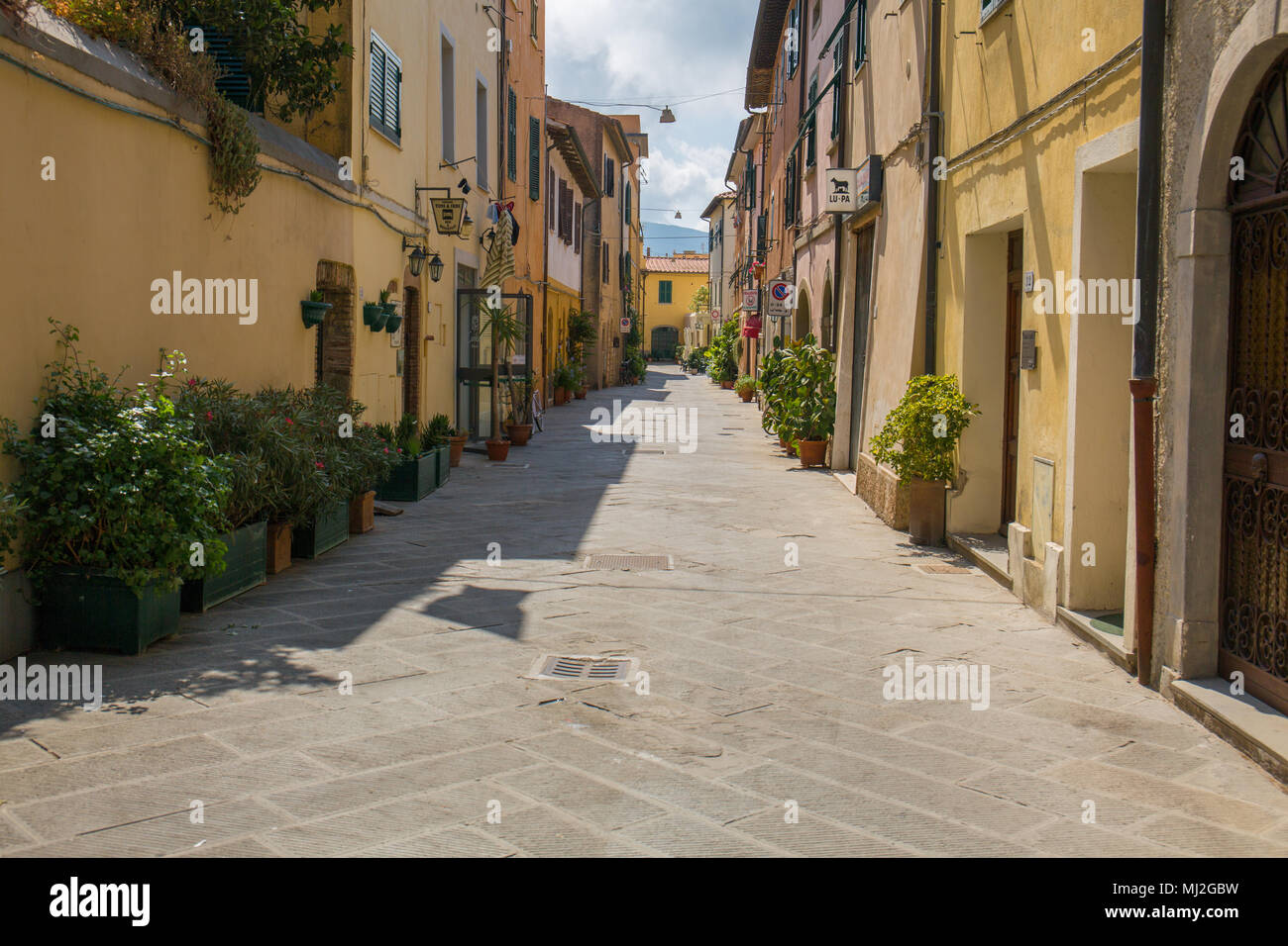 Flowery streets hi-res stock photography and images - Alamy
