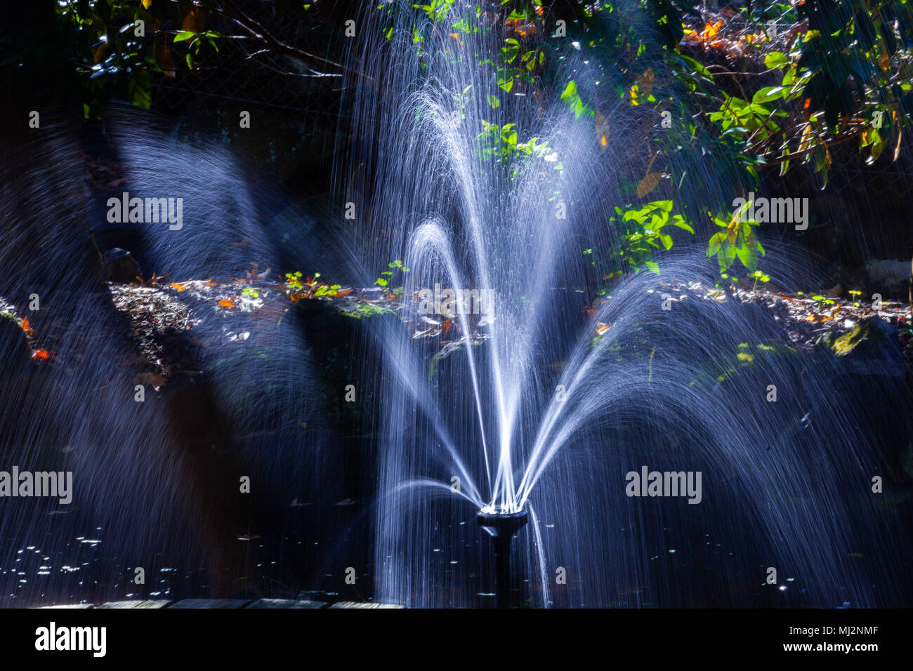 Fountain flowing hi-res stock photography and images - Alamy