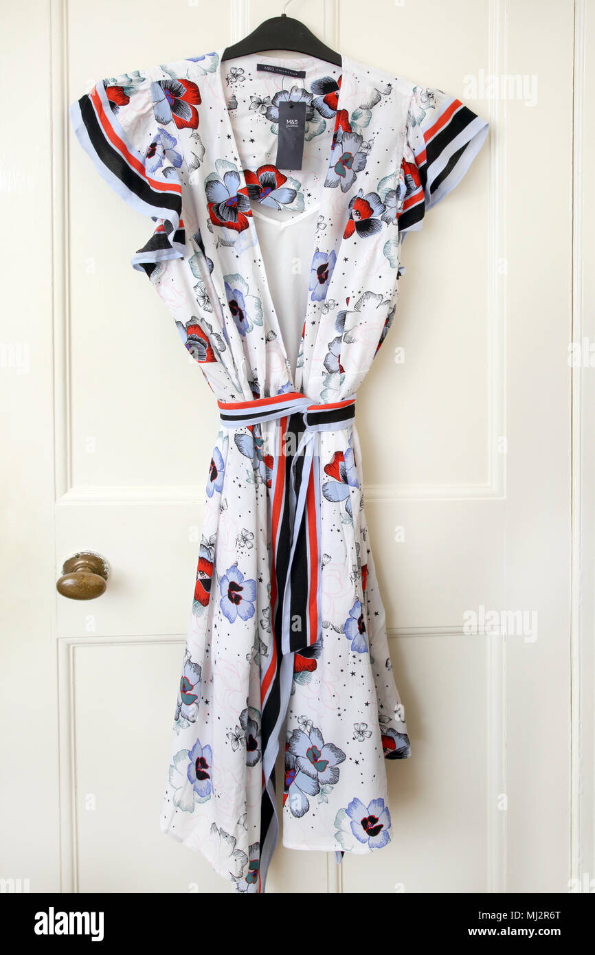 Wrap around hi-res stock photography and images - Alamy