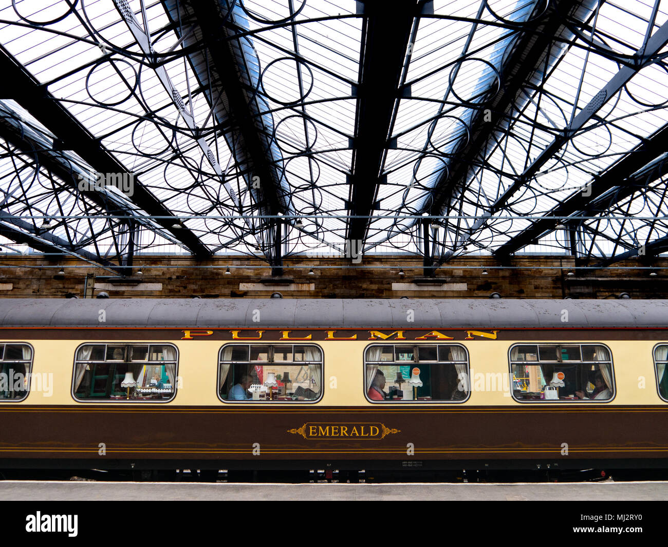 Pullman train hi-res stock photography and images - Alamy
