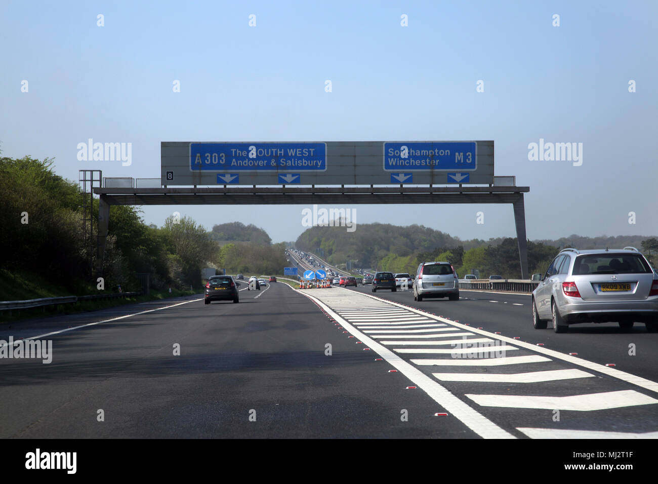 M3 motorway sign hi-res stock photography and images - Alamy