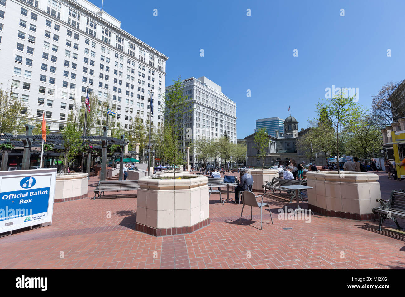 Portland, Oregon, USA - April 26, 2018 : Pioneer Courthouse Square in ...