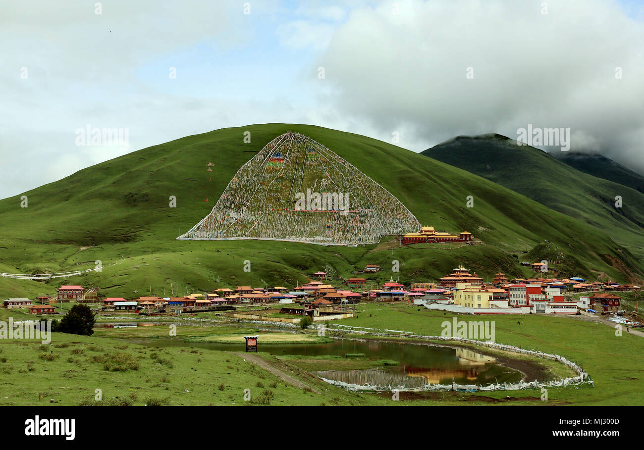 Sichuan tourism kangding tourism hi-res stock photography and images ...