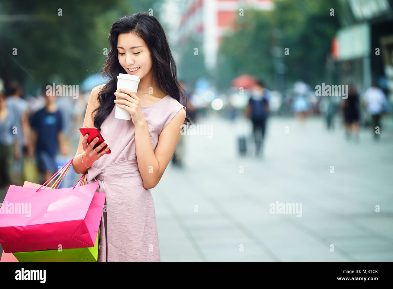 Young women go shopping Stock Photo - Alamy