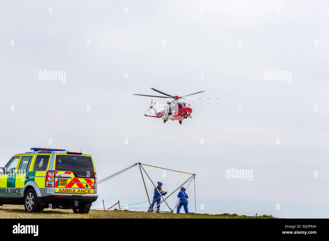 Car cliff edge hi-res stock photography and images - Alamy
