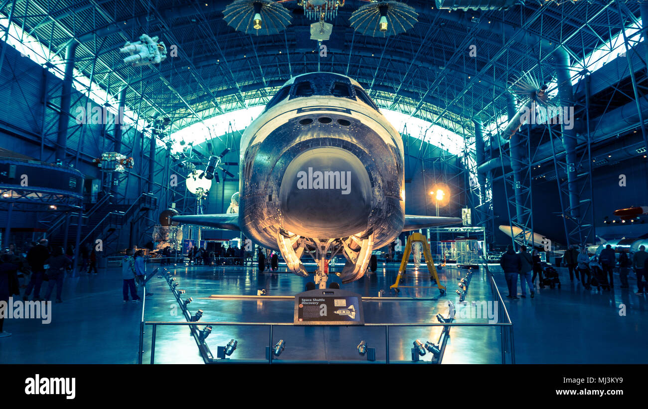 space shuttle discovery at the Udvar-Hazy Center in Virginia Stock ...