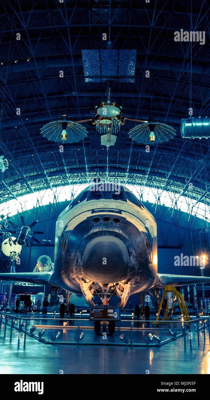 space shuttle discovery at the Udvar-Hazy Center in Virginia Stock ...