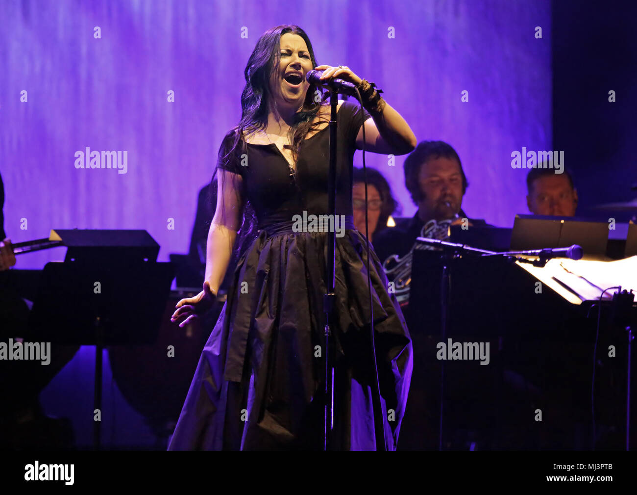 Evanescence performance hi-res stock photography and images - Alamy