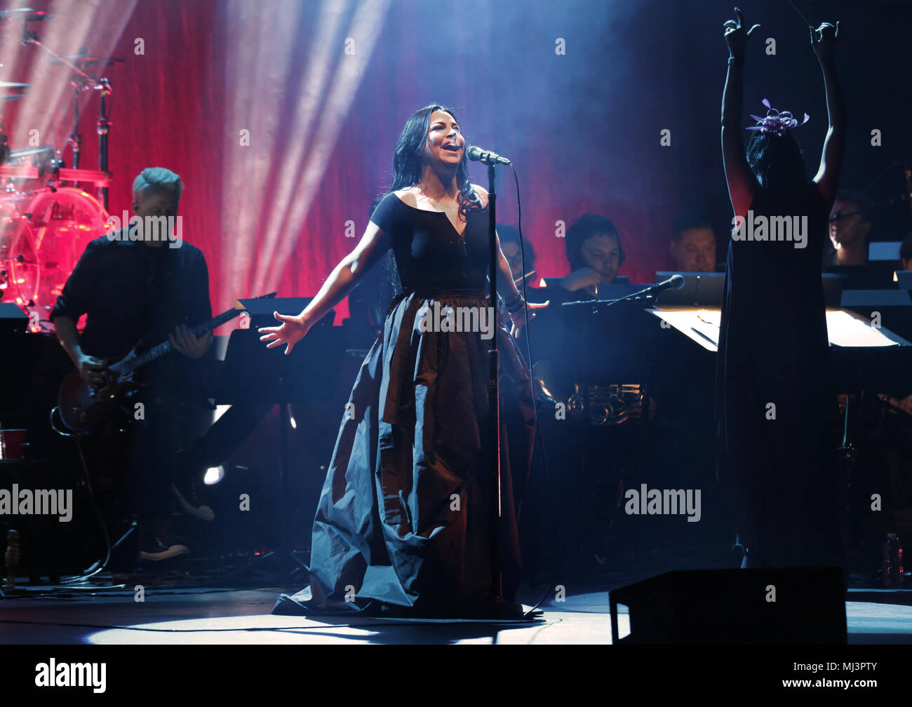 Evanescence performing live in concert at Manchester O2 Apollo ...