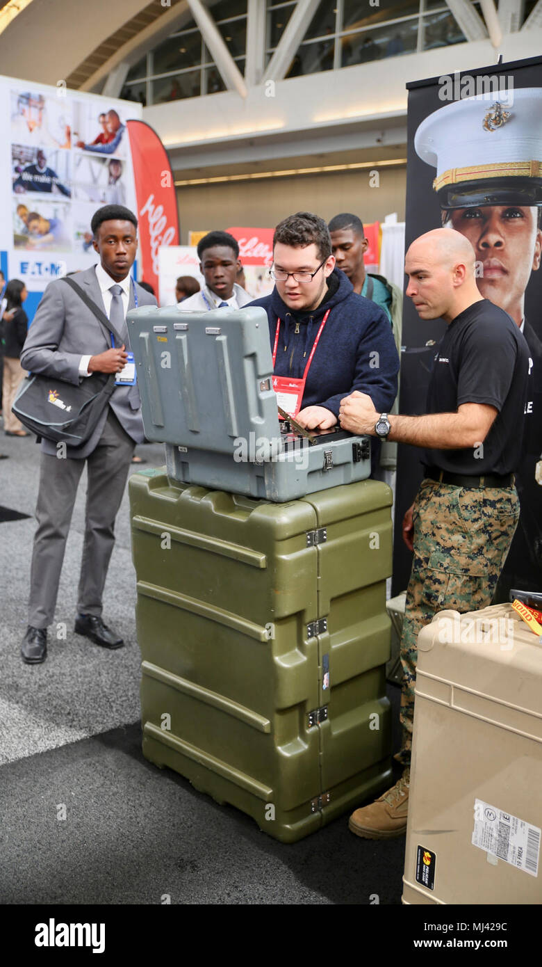 PITTSBURGH – An Explosive Ordnance Disposal (EOD) Marine teaches ...