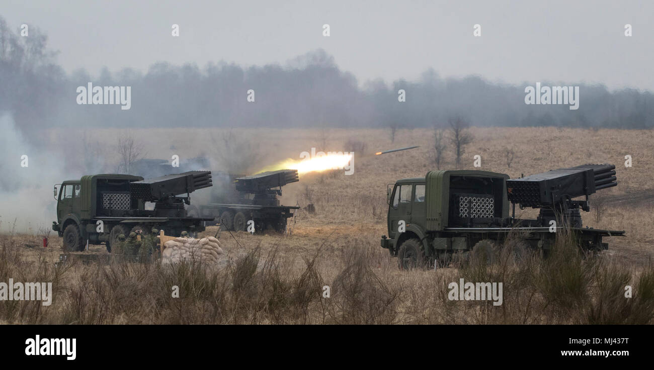 Croatian artillery soldiers assigned to Volcano Battery fire their ...