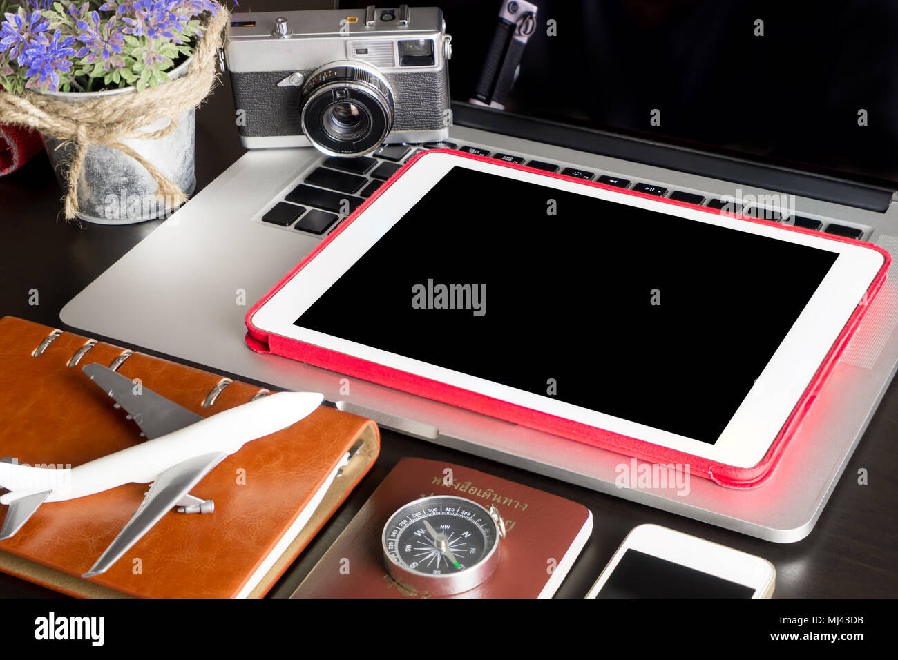 Empty tablet hi-res stock photography and images - Alamy