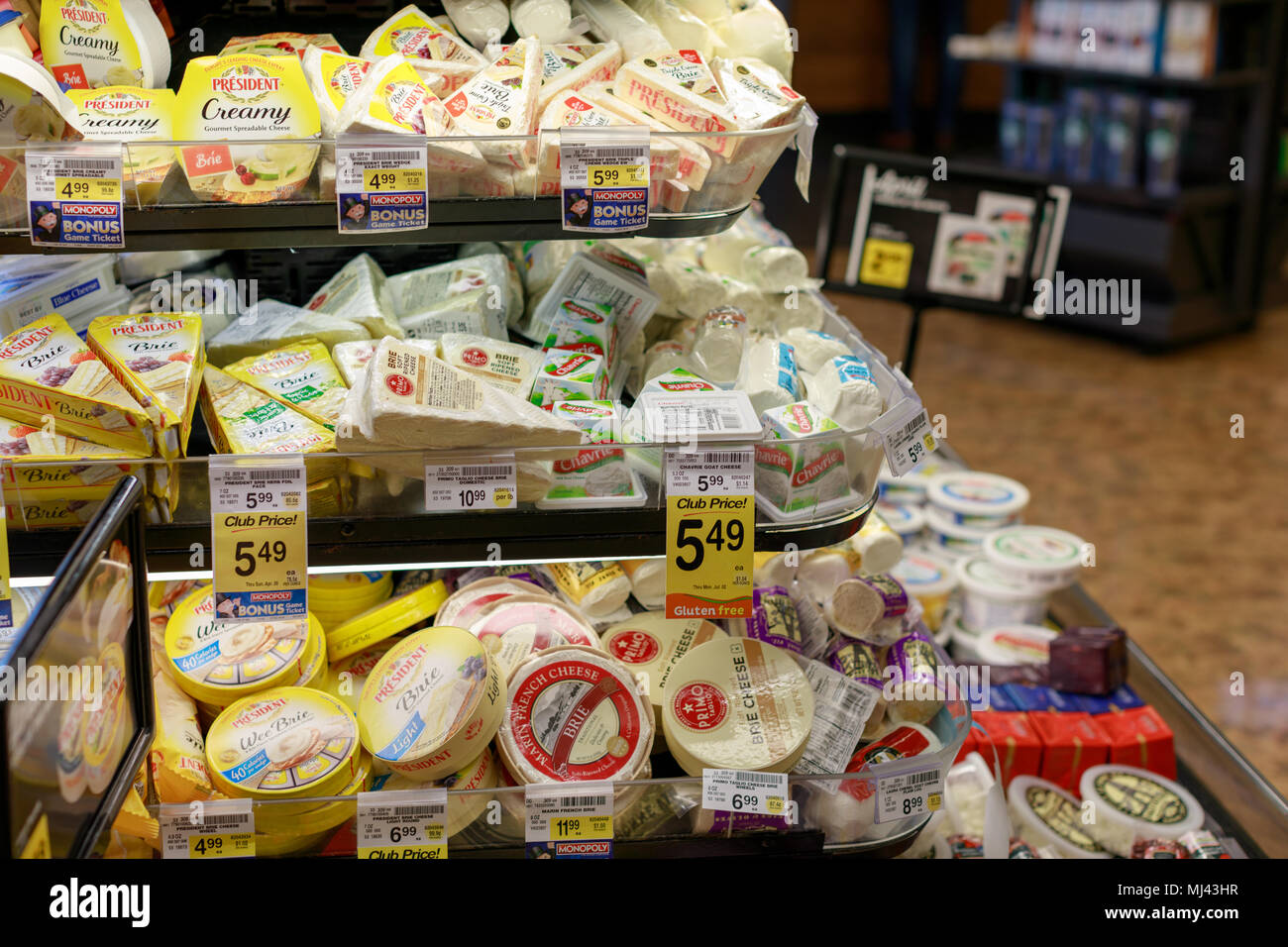 Portland, Oregon, USA - April 26, 2018 : Grocery store shelf in Safeway ...