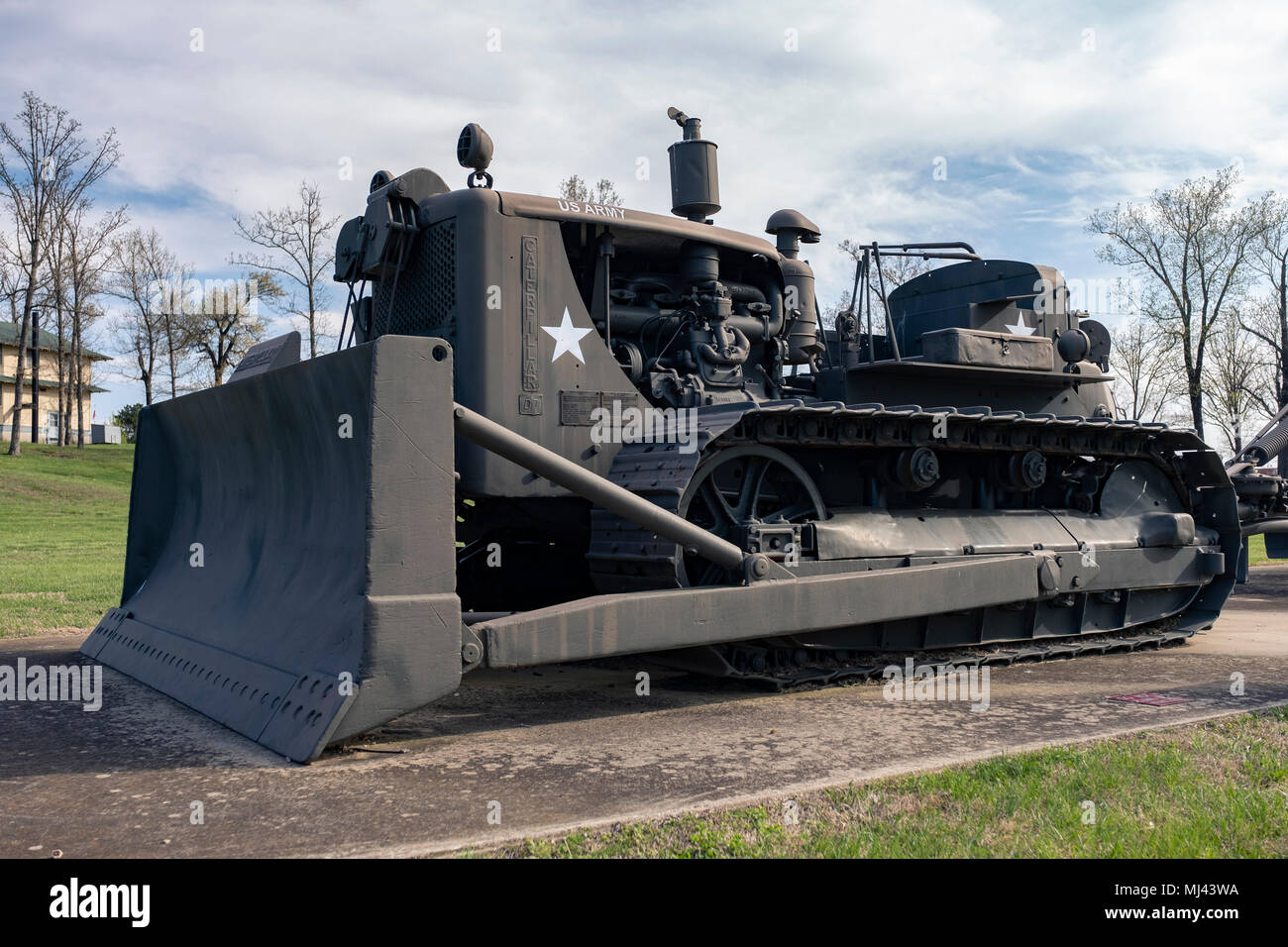 FORT LEONARD WOOD, MO-APRIL 29, 2018: Military Caterpillar D7 Crawler ...