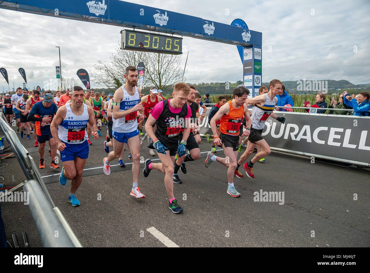 Runners starting line uk hi-res stock photography and images - Alamy