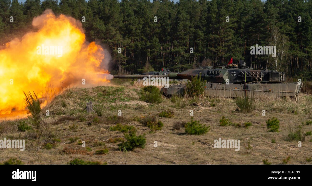 19 April 2018, Germany, Munster: A Leopard 2 A7 tank firing live ...