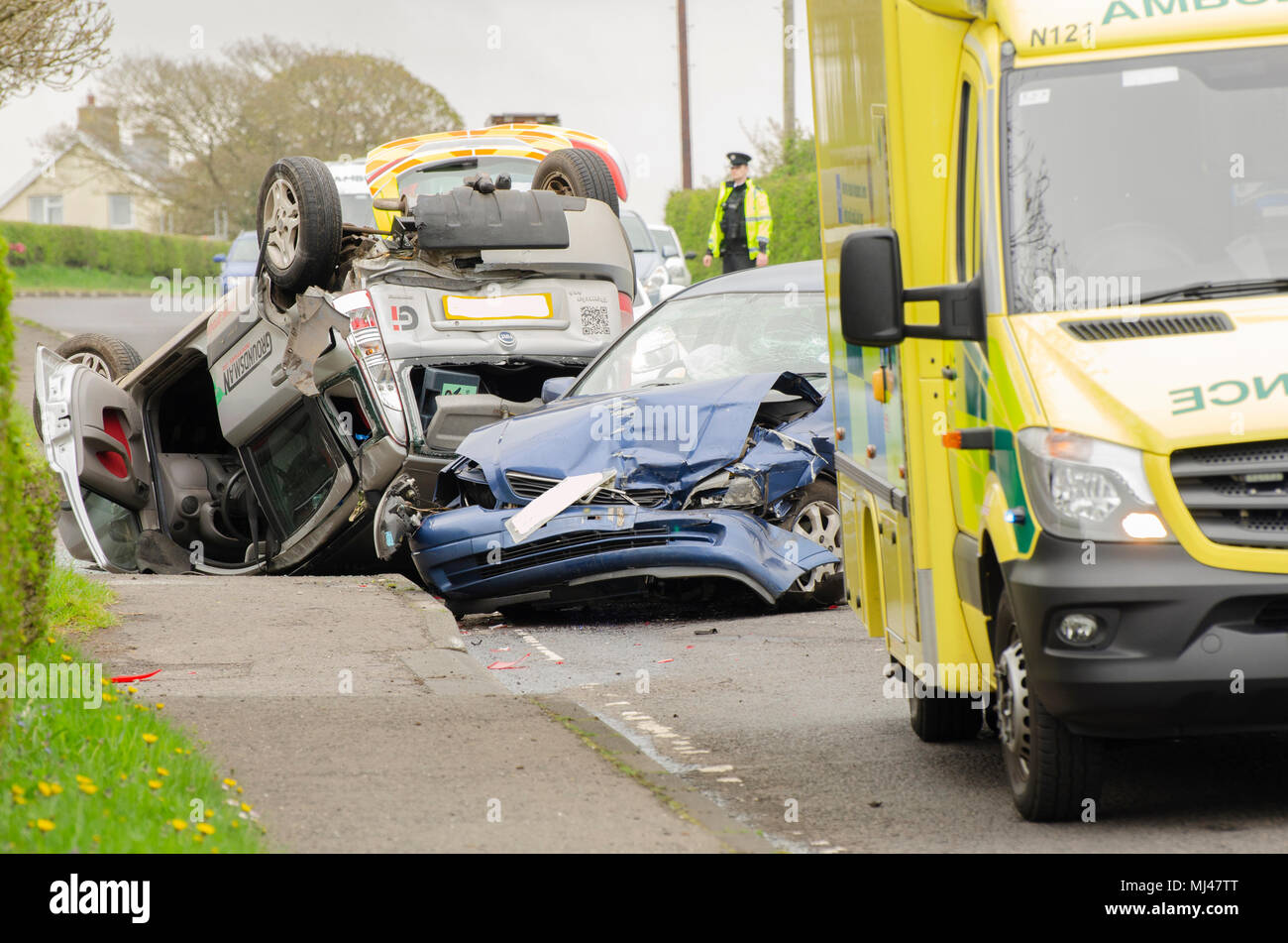 Ambulance on scene of accident hi-res stock photography and images - Alamy