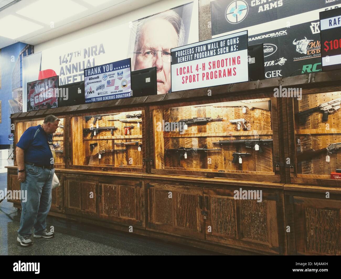 60 guns hi-res stock photography and images - Alamy