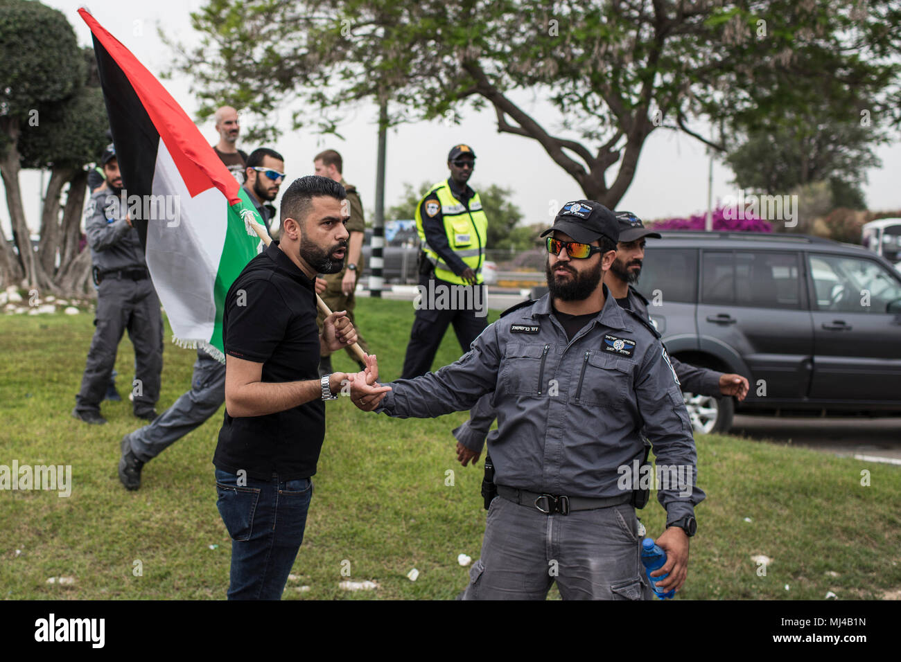 dpatop - An Arab citizen of Israel, holding the Palestinian flag ...
