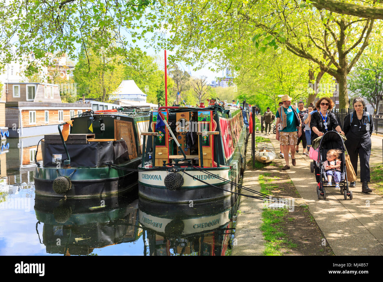 Little Venice, London, 4th May 2018. Narrowboat owners, locals and ...