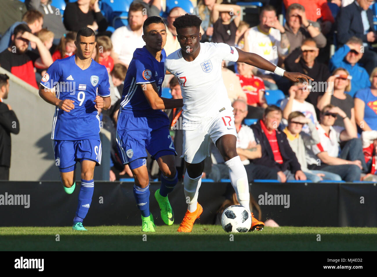 Chesterfield, UK. 4th May, 2018. Guy Hakim of Israel and Bukayo Saka of ...